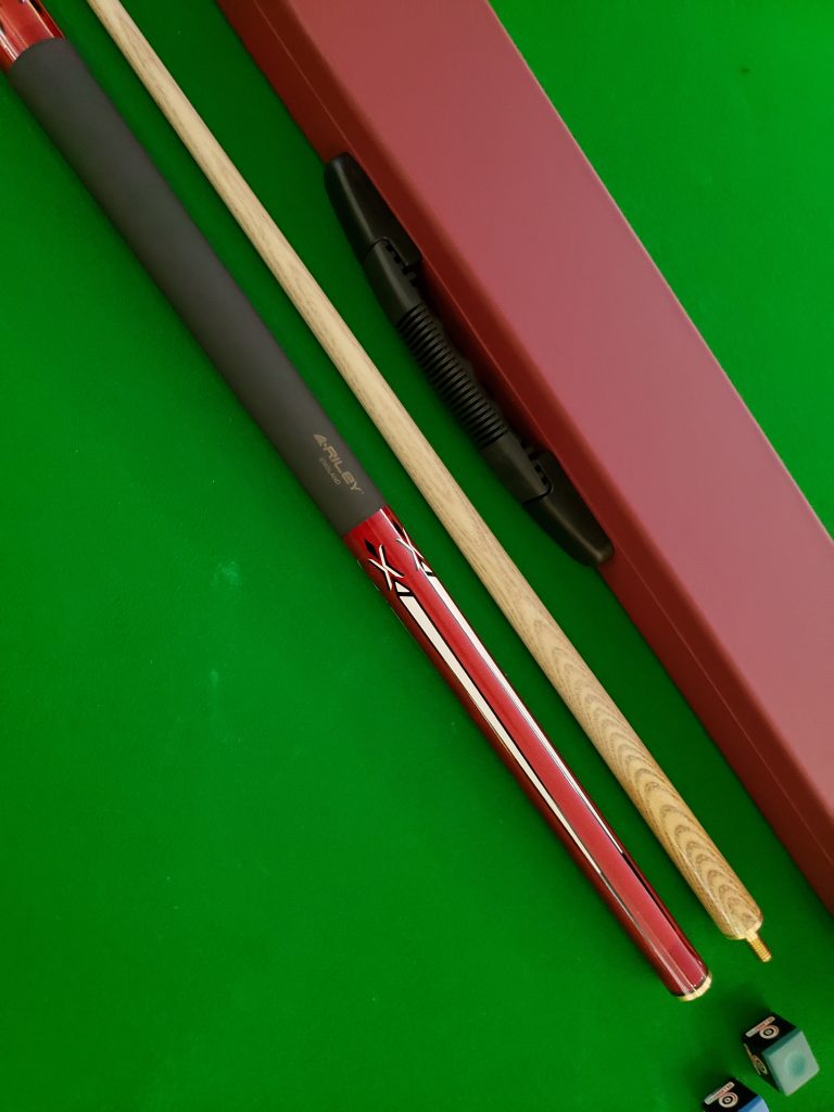 RILEY Metallic RED ROCKET 48″ 2 piece centre jointed cue and hard case ...