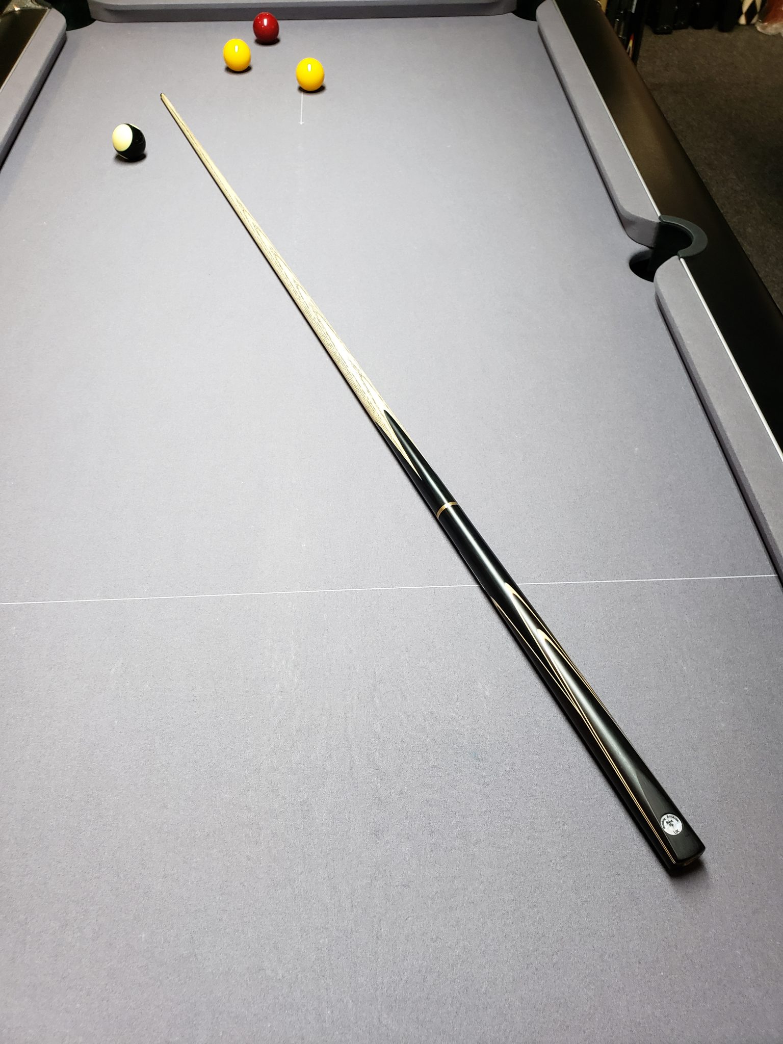 Bulldog Billiards BLACK TIP Shark pool cue from our Shark range of cues ...