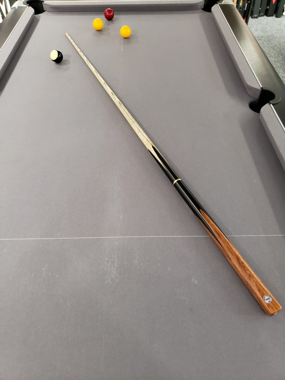 Bulldog Billiards MAKO Shark pool cue from our Shark range of cues ...