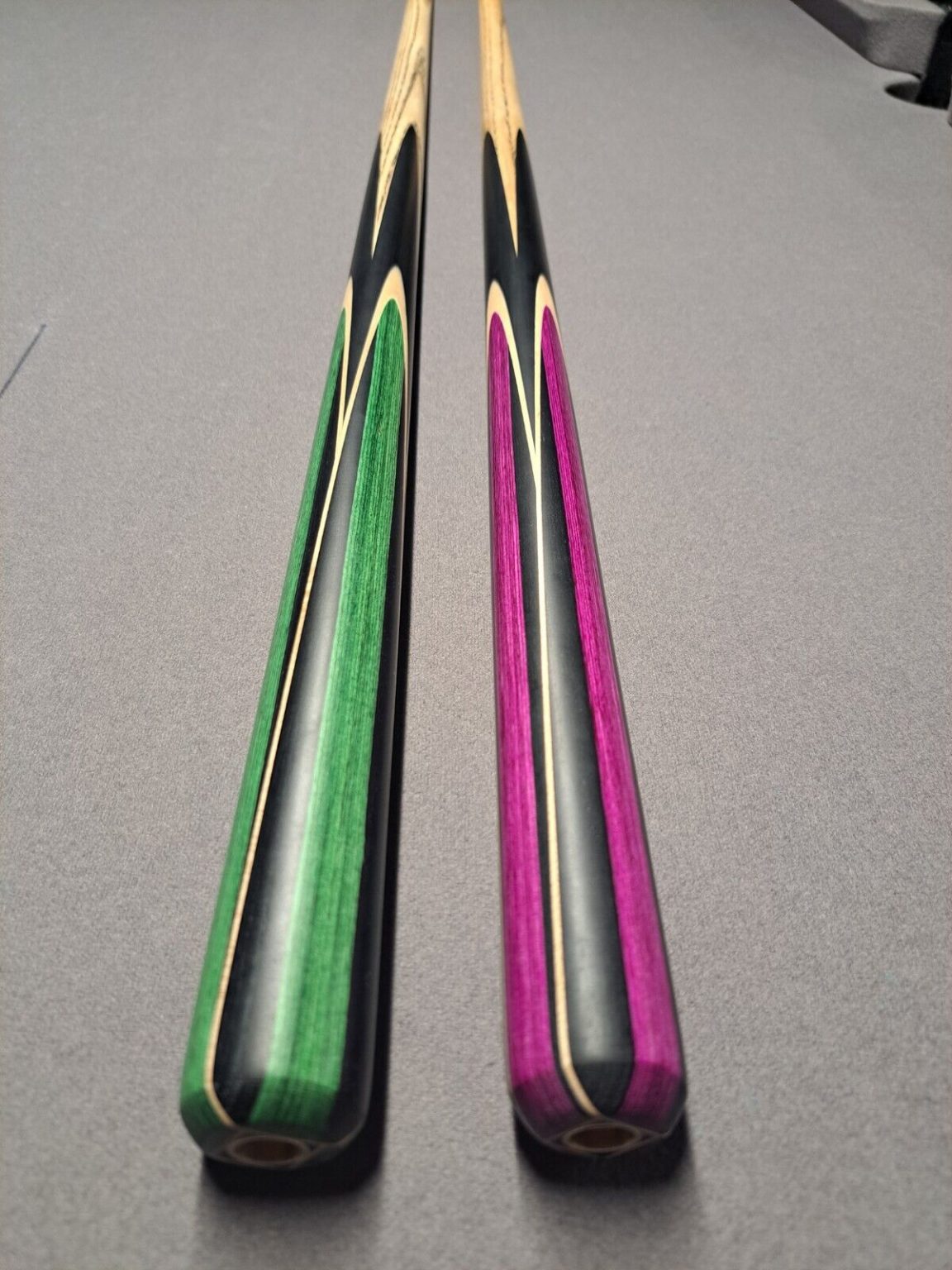 Baize Master striking and unusual spliced JESTER 1 piece cue in GREEN ...
