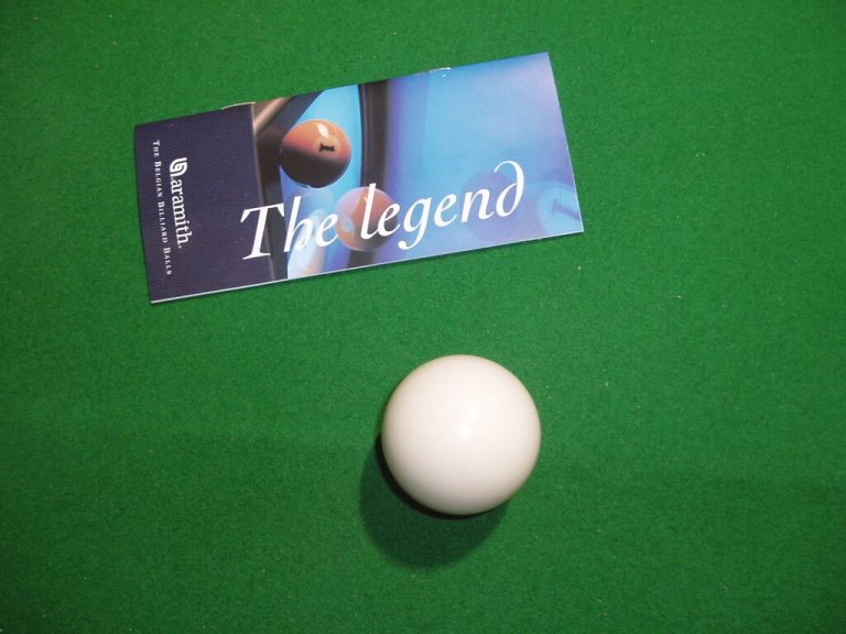 Aramith plain white cue ball 1 7/8″ for English pool tables – Bulldog ...